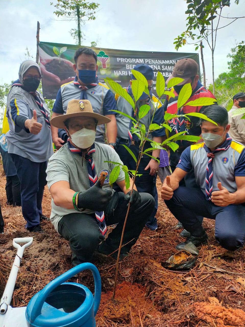 Sarawak Scouts Plant 100 Trees | World Scouting